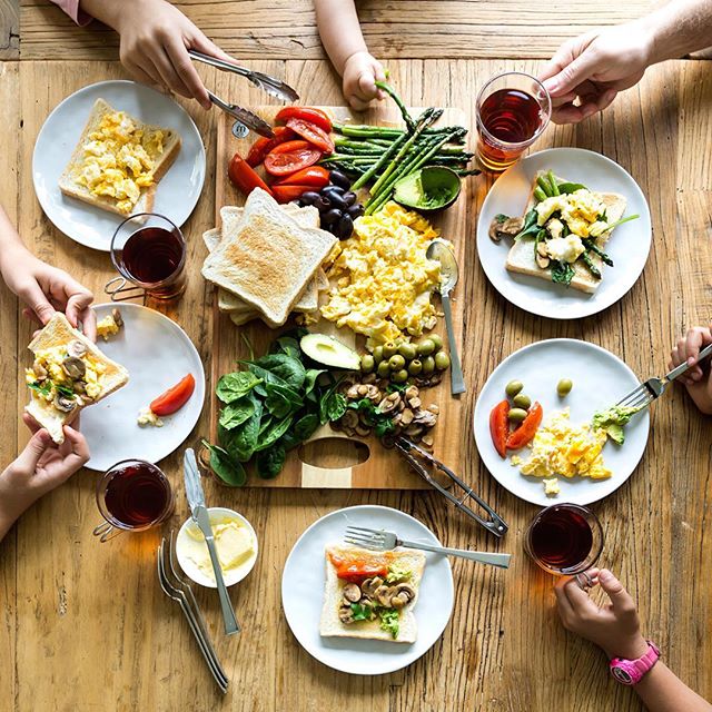 Slow Scrambled Egg Platter With Asparagus, Tomatoes, Mushrooms, Olives ...
