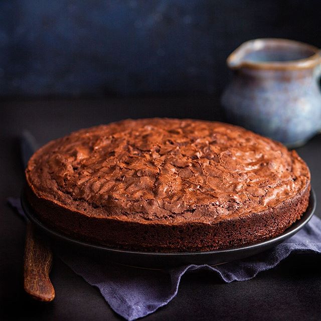 Hazelnut Chocolate Crinkle Cake by gastrostoria | Quick & Easy Recipe ...