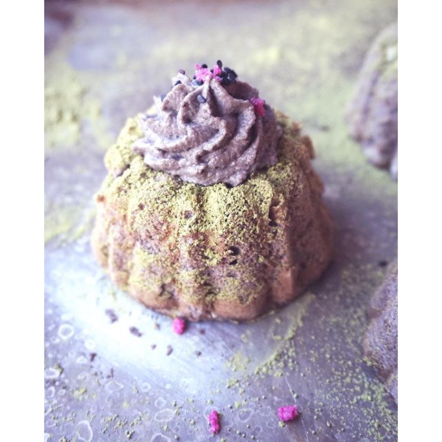 Black Sesame Chiffon Bundt Cakes With Black Sesame Cream Recipe | The ...