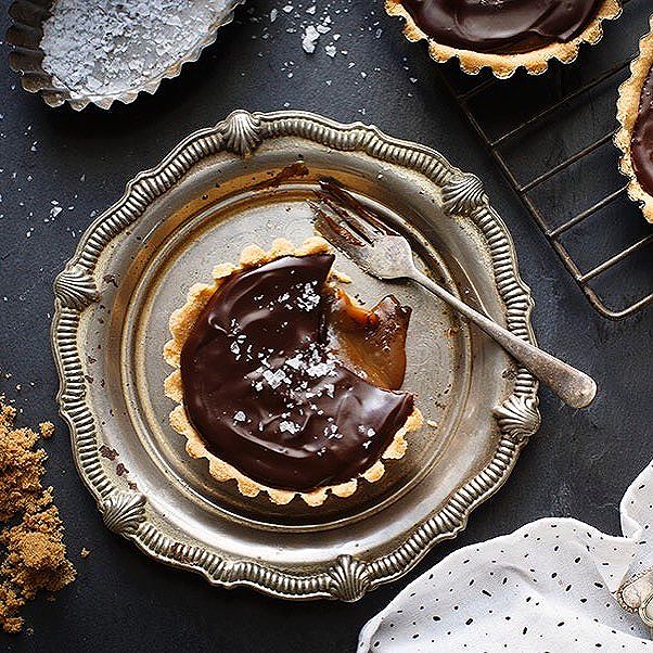 Cheat’s Chocolate And Salted Caramel Shortbread Tarts Recipe | The Feedfeed