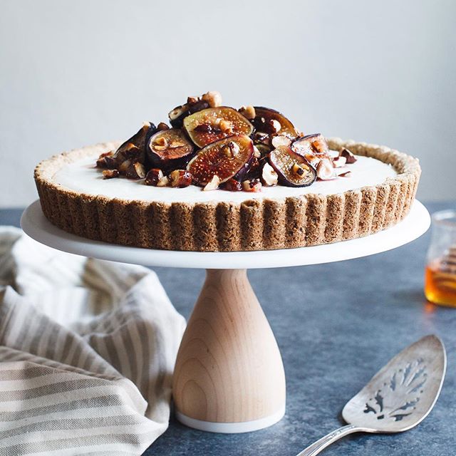 Ginger And Honey Goat Cheese Cheesecake With Honey Roasted Figs And ...