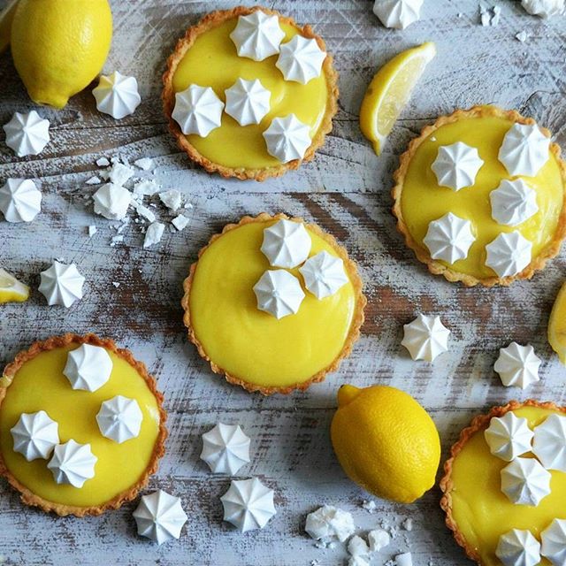 Mini Lemon Tarts With Buttery Crust And Homemade Meringue Topping ...