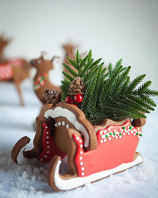 Gingerbread Cookie Sleigh Recipe | The Feedfeed
