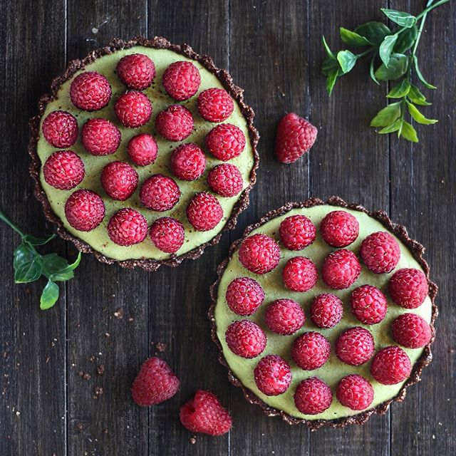 Matcha Tarts With Chocolate Crust And Fresh Raspberries Recipe | The ...