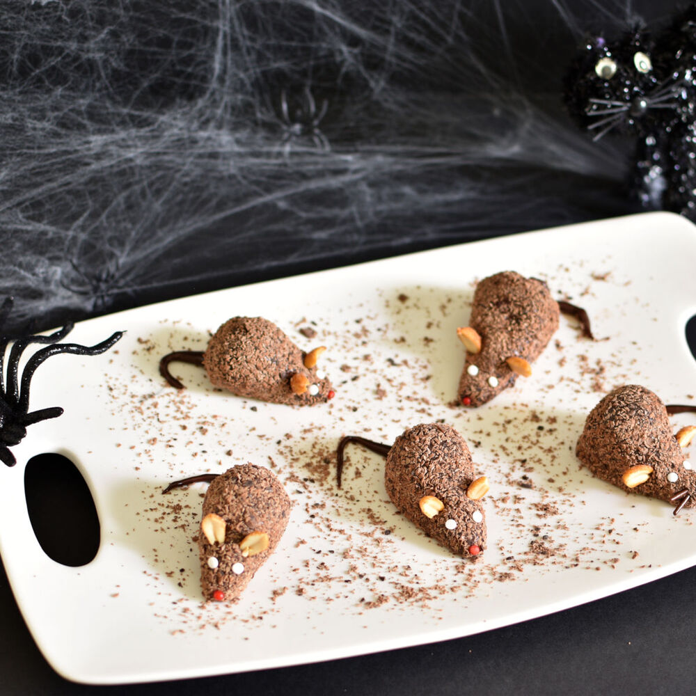 Halloween Dessert – Strawberry and Chocolate Fudge Mice Recipe | The ...