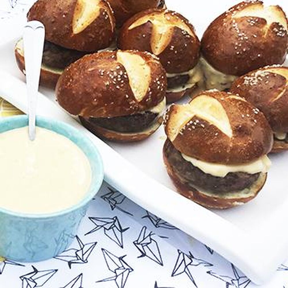 Wagyu Beef Sliders With Beer Cheese On Pretzel Bun By Double8cattle Quick And Easy Recipe The