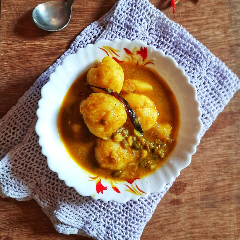 Choto Alur Dom (Spicy Baby Potato Curry) Recipe | The Feedfeed