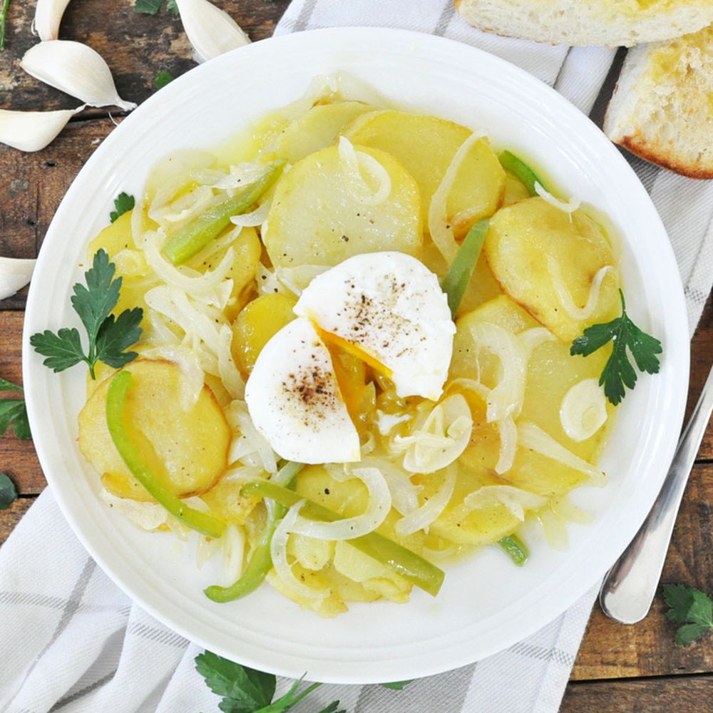 Classic Spanish Potatoes and Eggs | Patatas Panaderas con Huevos Poché ...