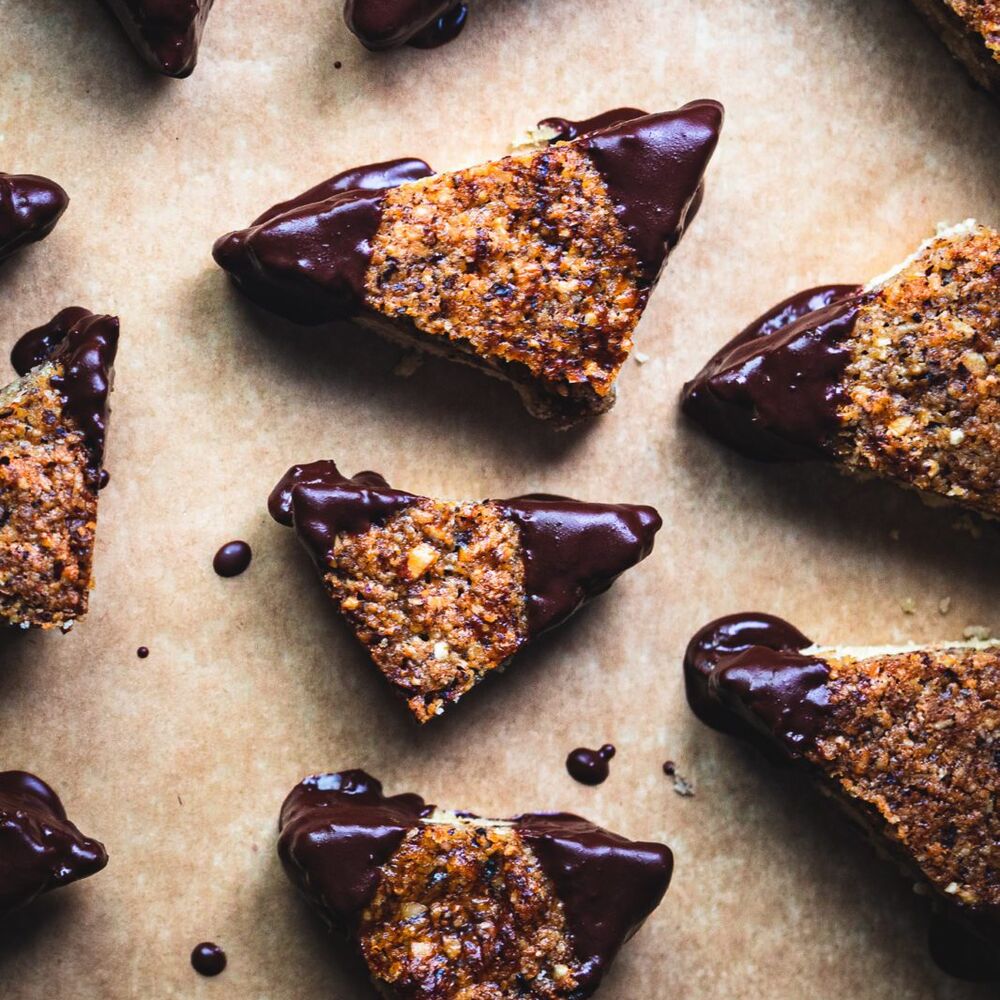 Easy nutty triangles u0026#8211; a classic Austrian Christmas cookie ...